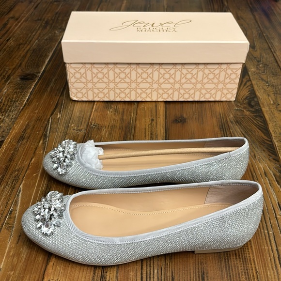 Jewel Badgley Mischka | Shoes | New Jewel Badgley Mischka Ballet Flats ...